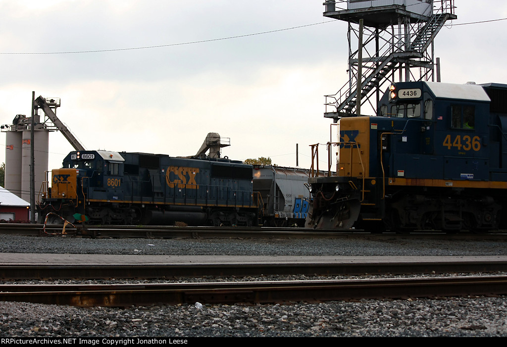 CSX 8601 works the yard while 4436 looks on